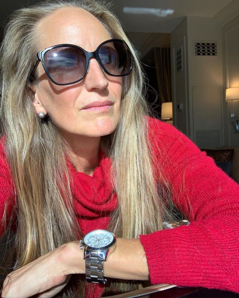 Има 52 години и излегува на студентски забави за да си најде момче ...