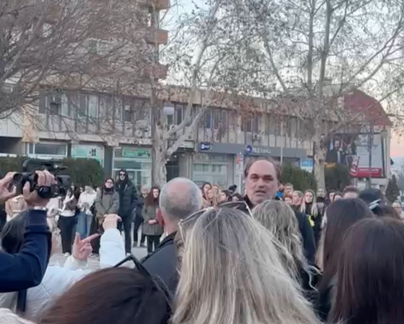 Таткото на Фросина Открива каде е причината на сите проблеми